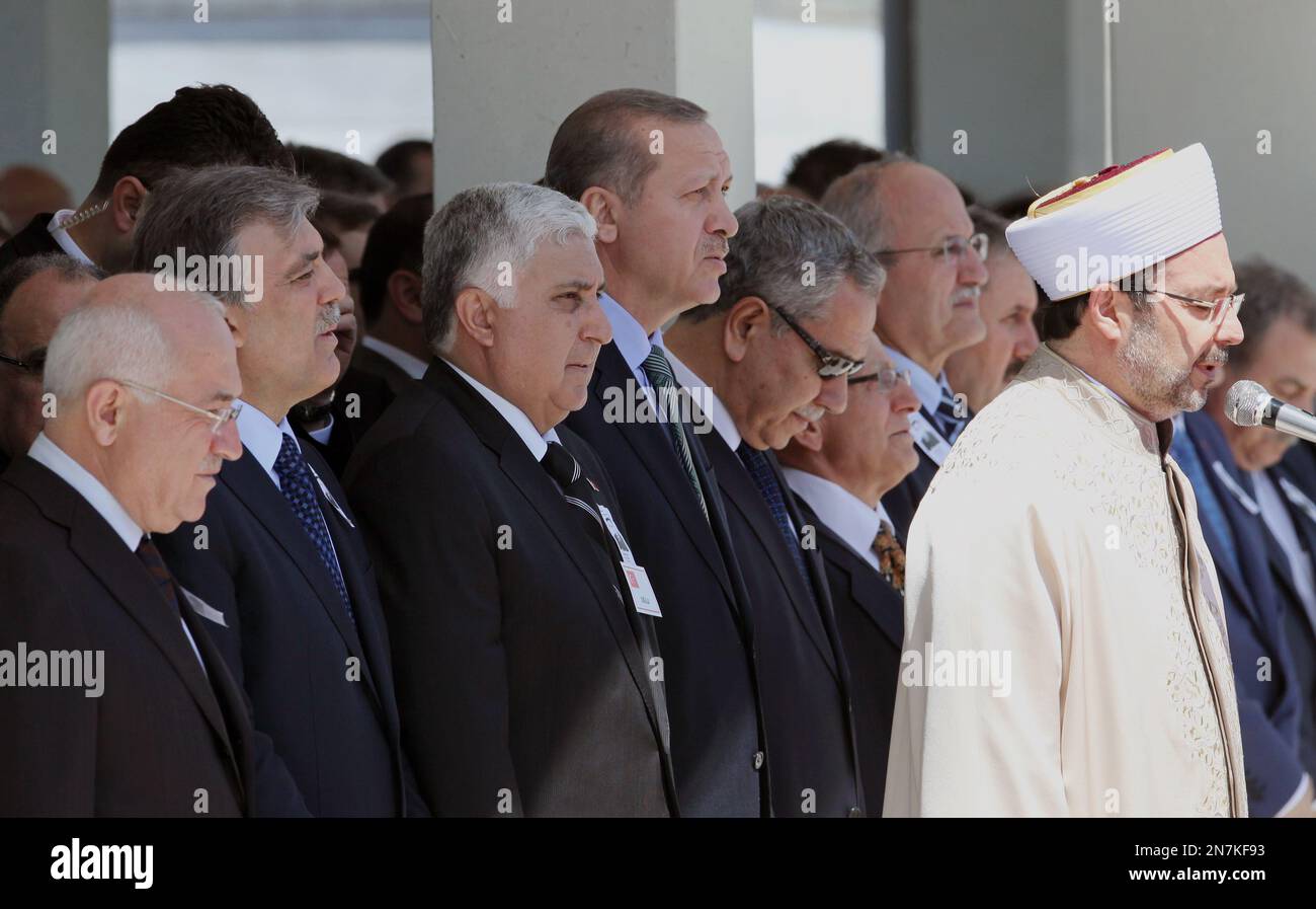 From left, Turkey's Parliament Speaker Cemil Cicek, President Abdullah ...