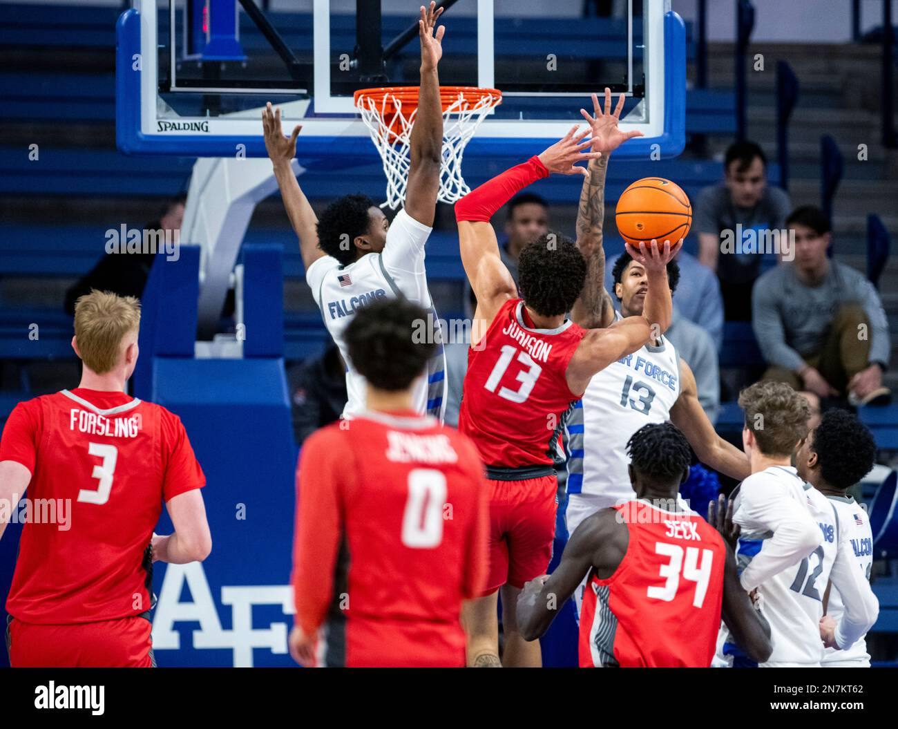 New Mexico guard Javonte Johnson (13) takes a jump shot against Air ...