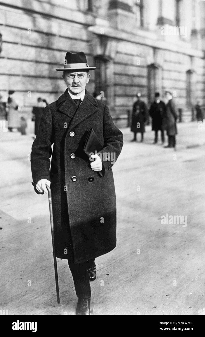 Head of the German Reichsbank, Horace Greeley Hjalmar Schacht, a German ...