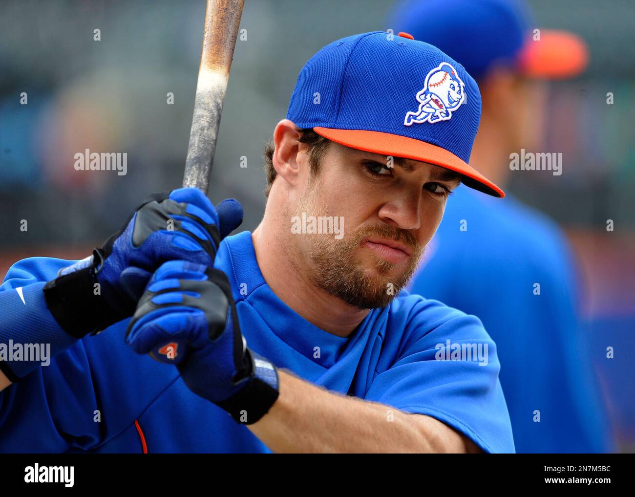 New York Mets center fielder Collin Cowgill warms up his bat during ...