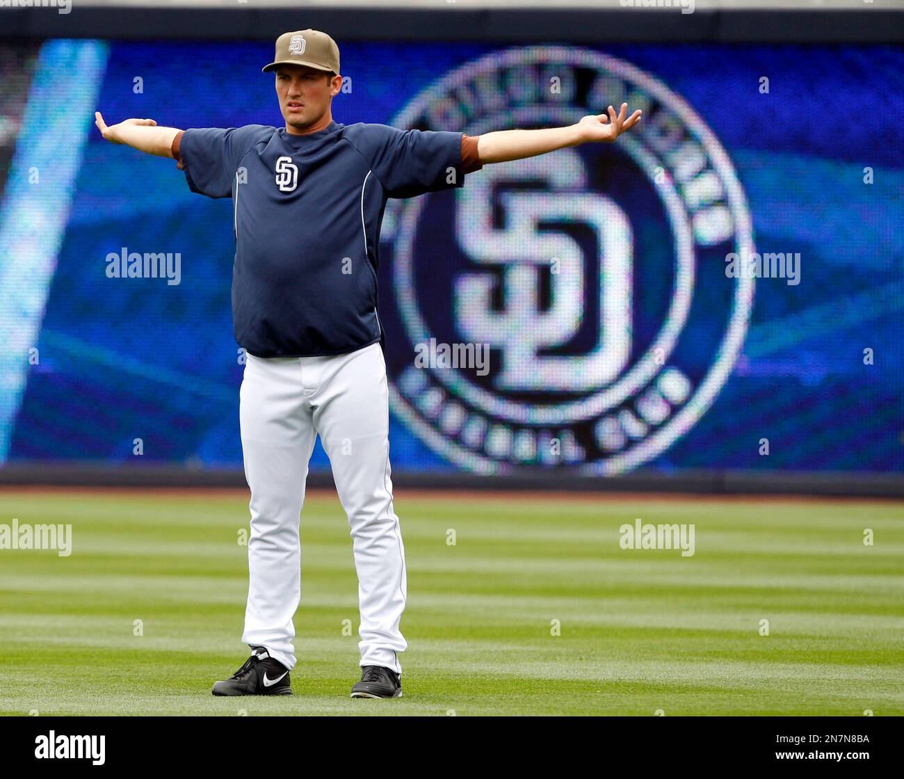 San Diego Padres relief pitcher Huston Street (16) warms up prior to a ...