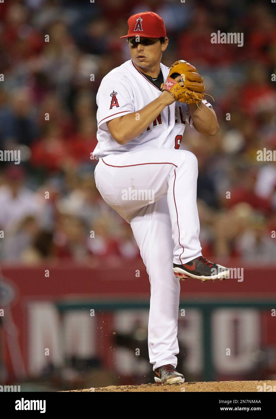 Los Angeles Angels starting pitcher Jason Vargas throws to the Oakland ...