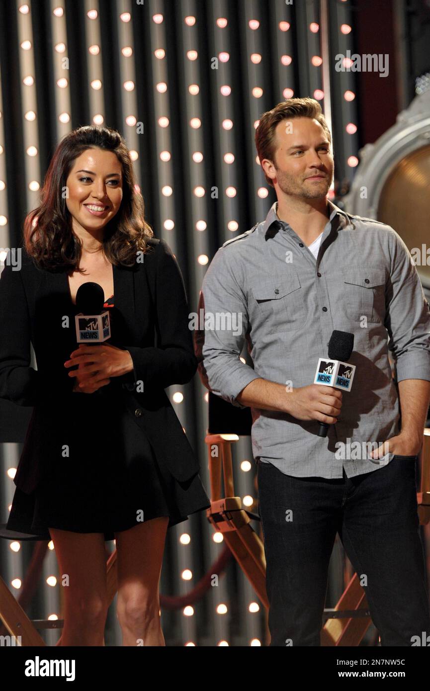 Actors Aubrey Plaza, left, and Scott Porter from the cast of "The To Do ...