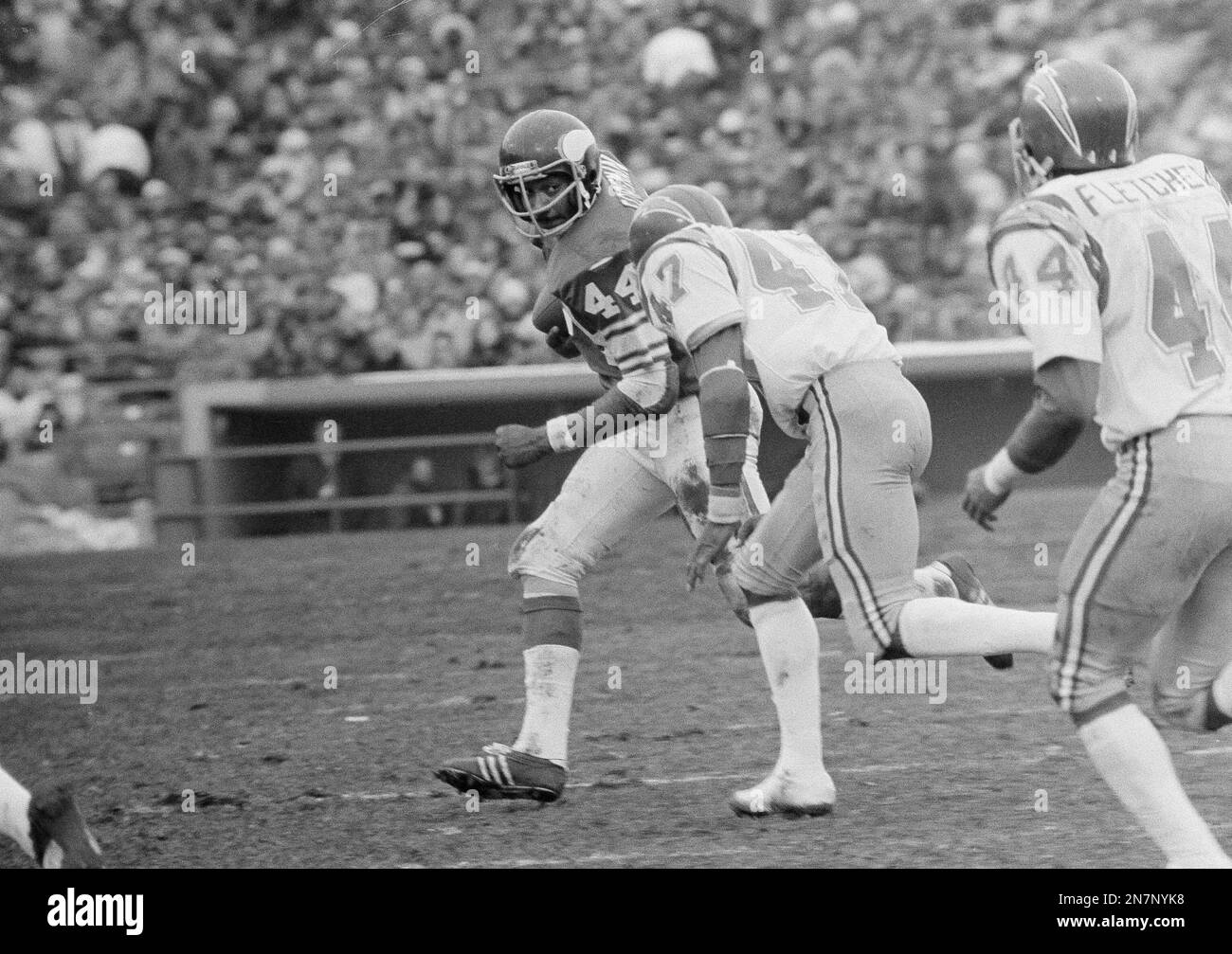 Minnesota Vikings Chuck Foreman (44) is shown in action with San Diego ...