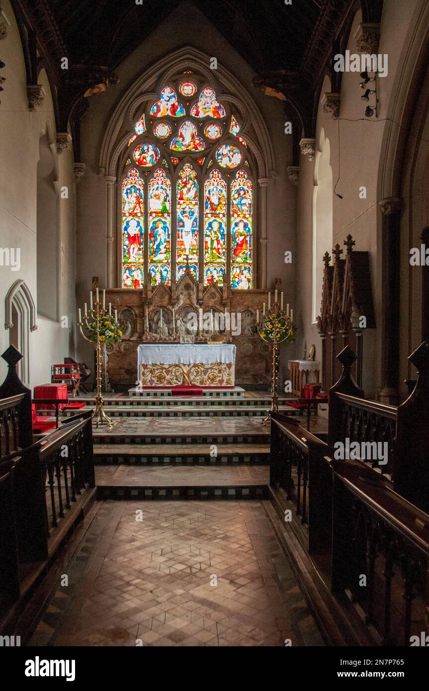 Church interior altar stained hi-res stock photography and images - Alamy