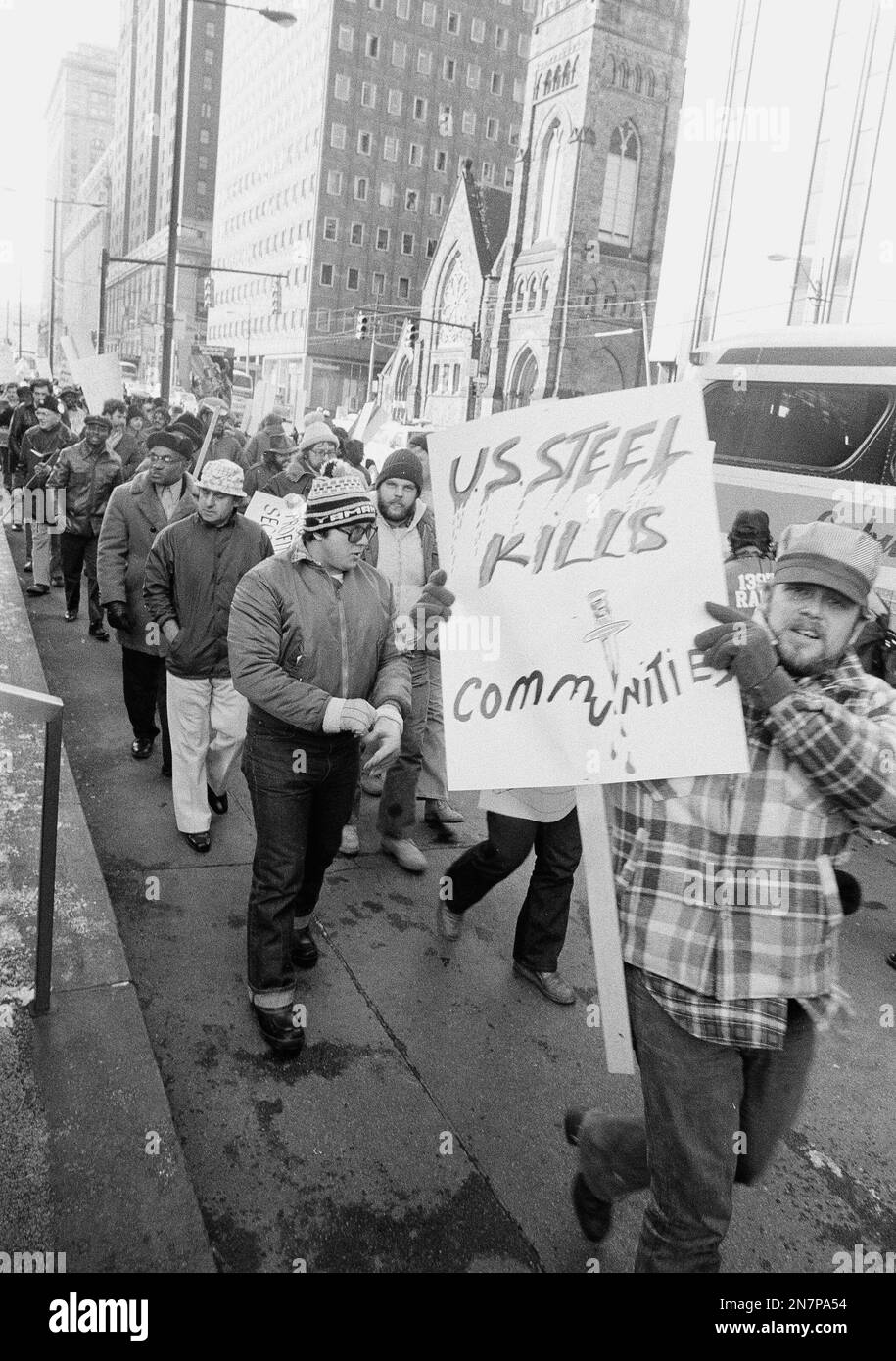 A crowd of about 300 steel workers, mostly from the Youngstown, Ohio ...
