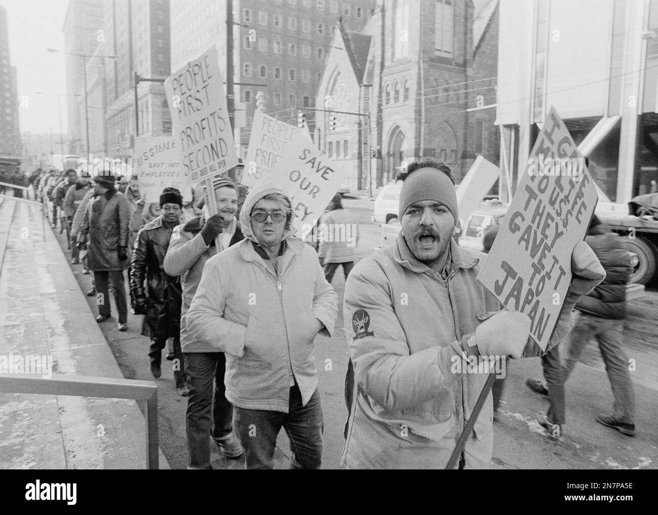 A crowd of about 300 steel workers, mostly from the Youngstown, Ohio ...