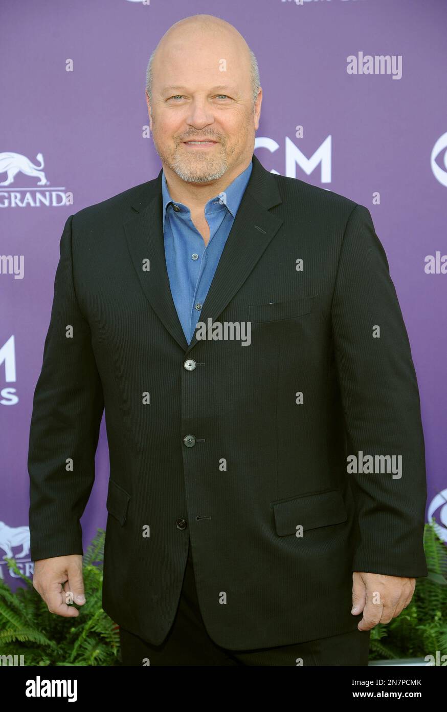 Actor Michael Chiklis arrives at the 48th Annual Academy of Country ...