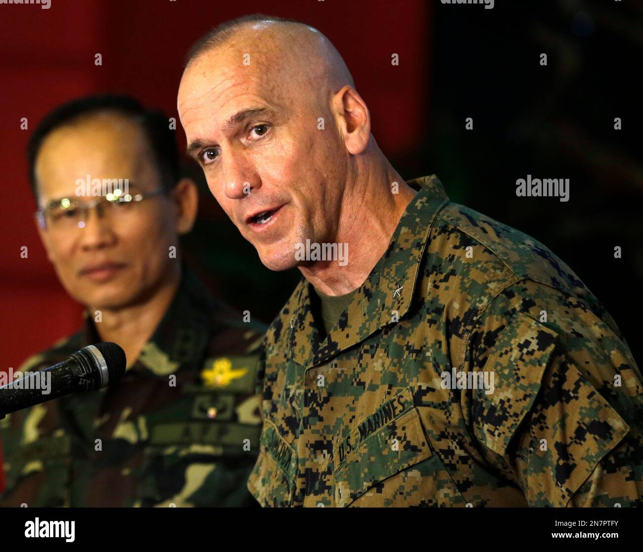 US Marine Brig. Gen. Richard Simcock II, right, Philippine Army Maj ...