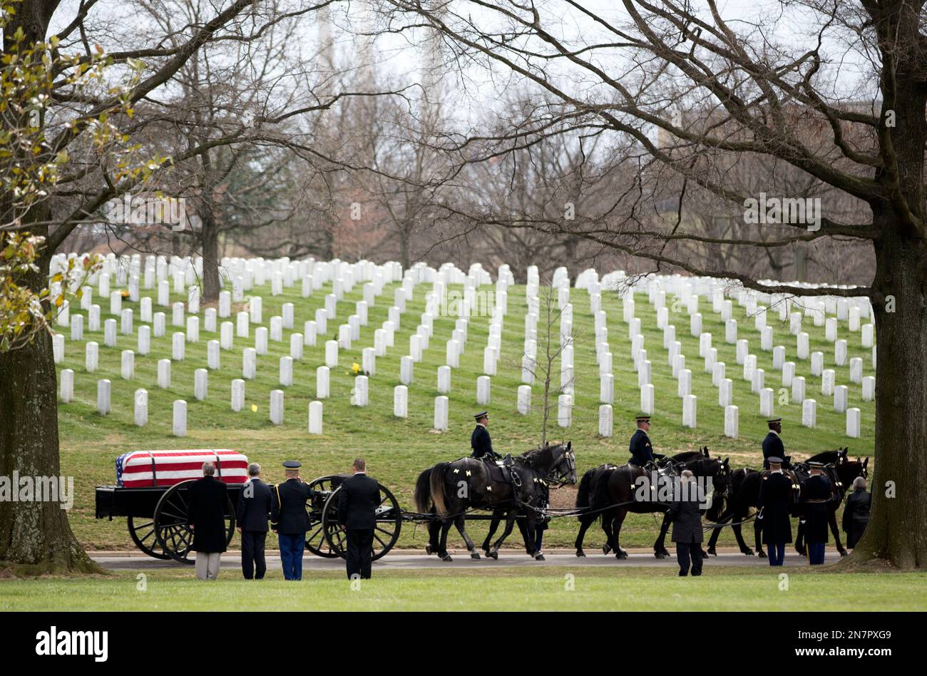 The horse-drawn caisson carrying the ashes in an urn placed inside the ...