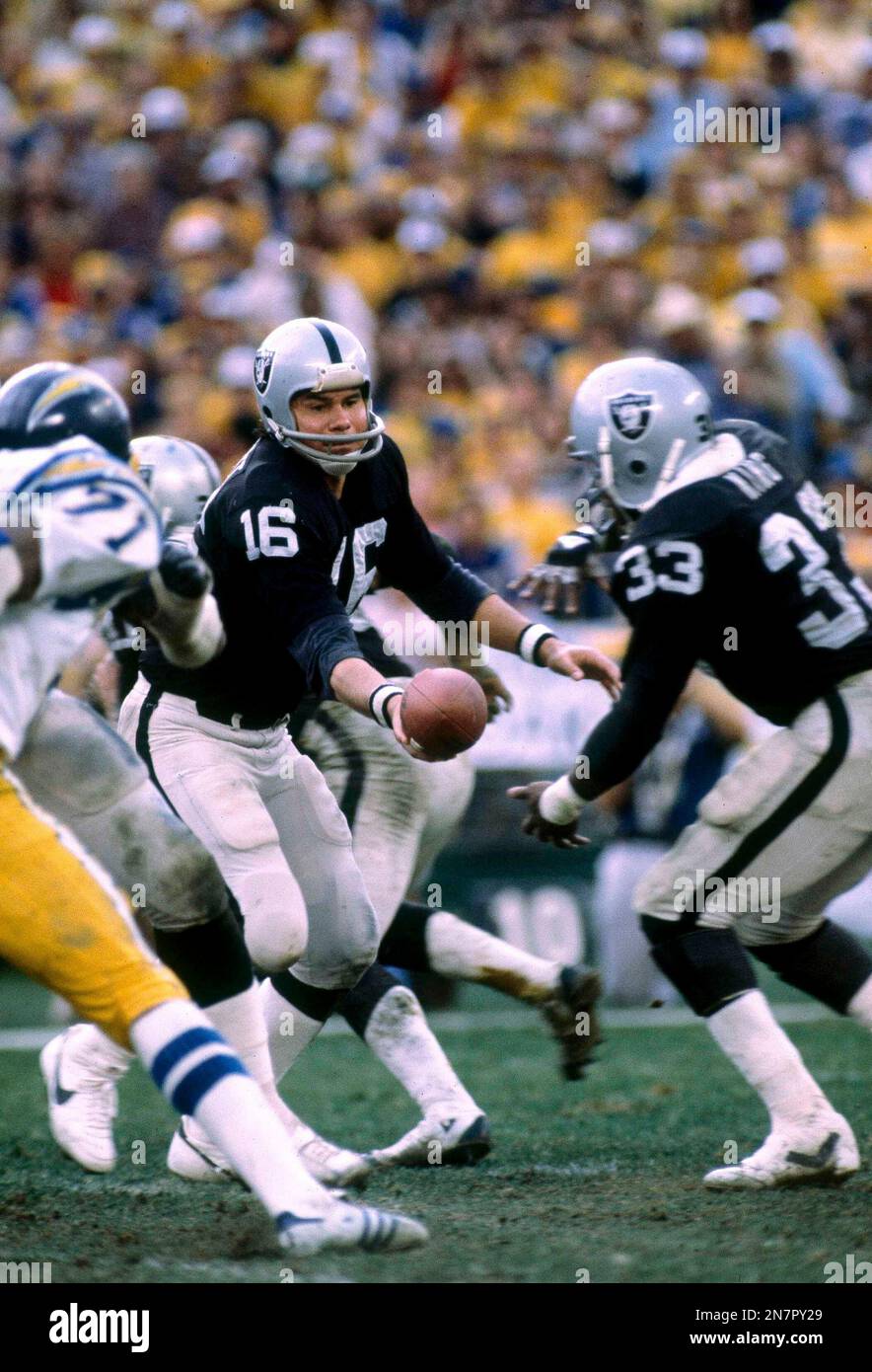 Jim Plunkett (16) of the Oakland Raiders in action against the San ...