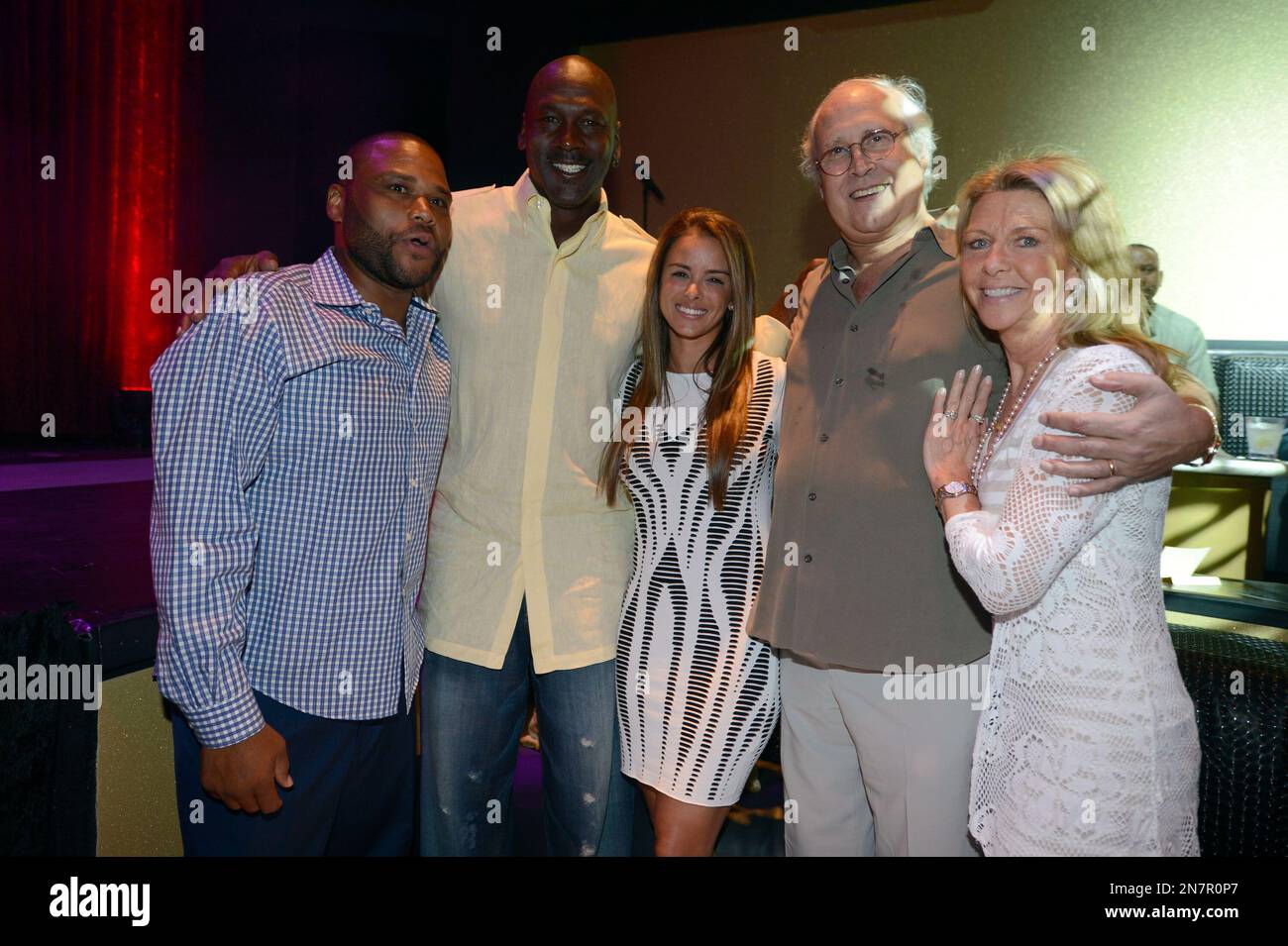 From left, actor Anthony Anderson, Charlotte Bobcats owner Michael ...