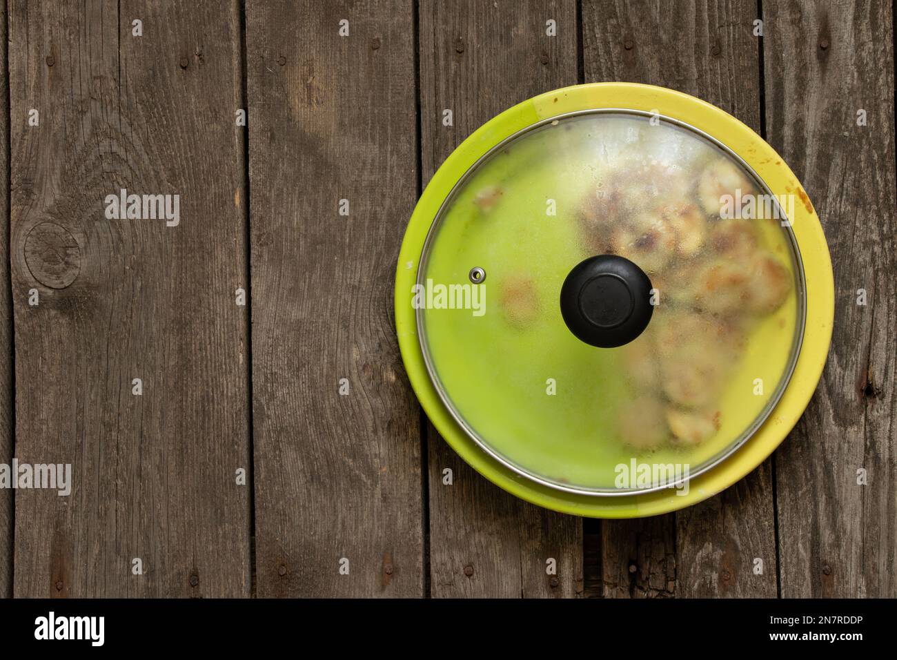 Object under a table hi-res stock photography and images - Alamy