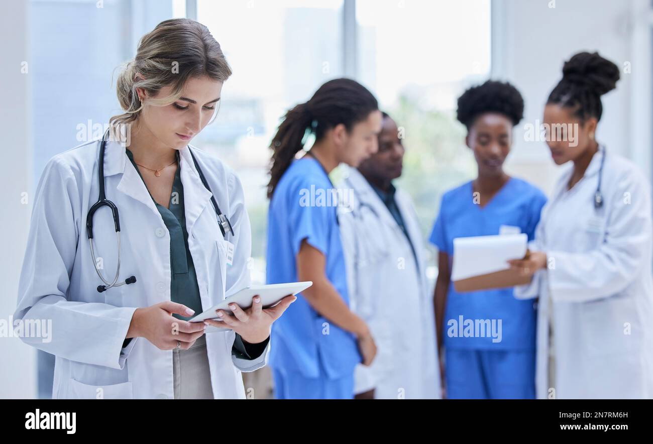 Doctor reading medical charts hi-res stock photography and images - Alamy