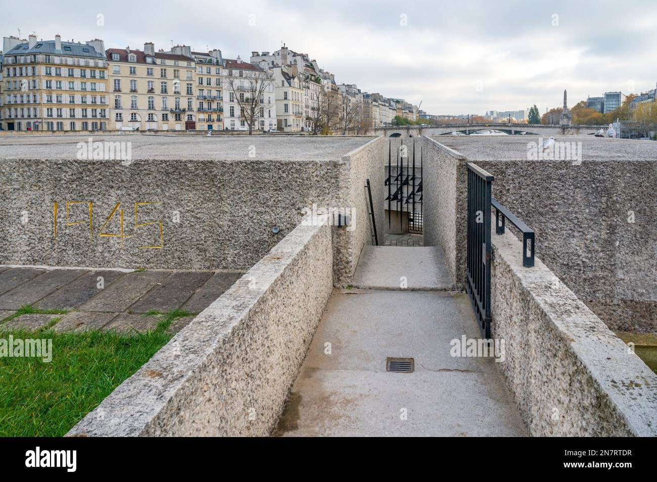 The Mémorial des Martyrs de la Déportation at the Île de la Cité in ...