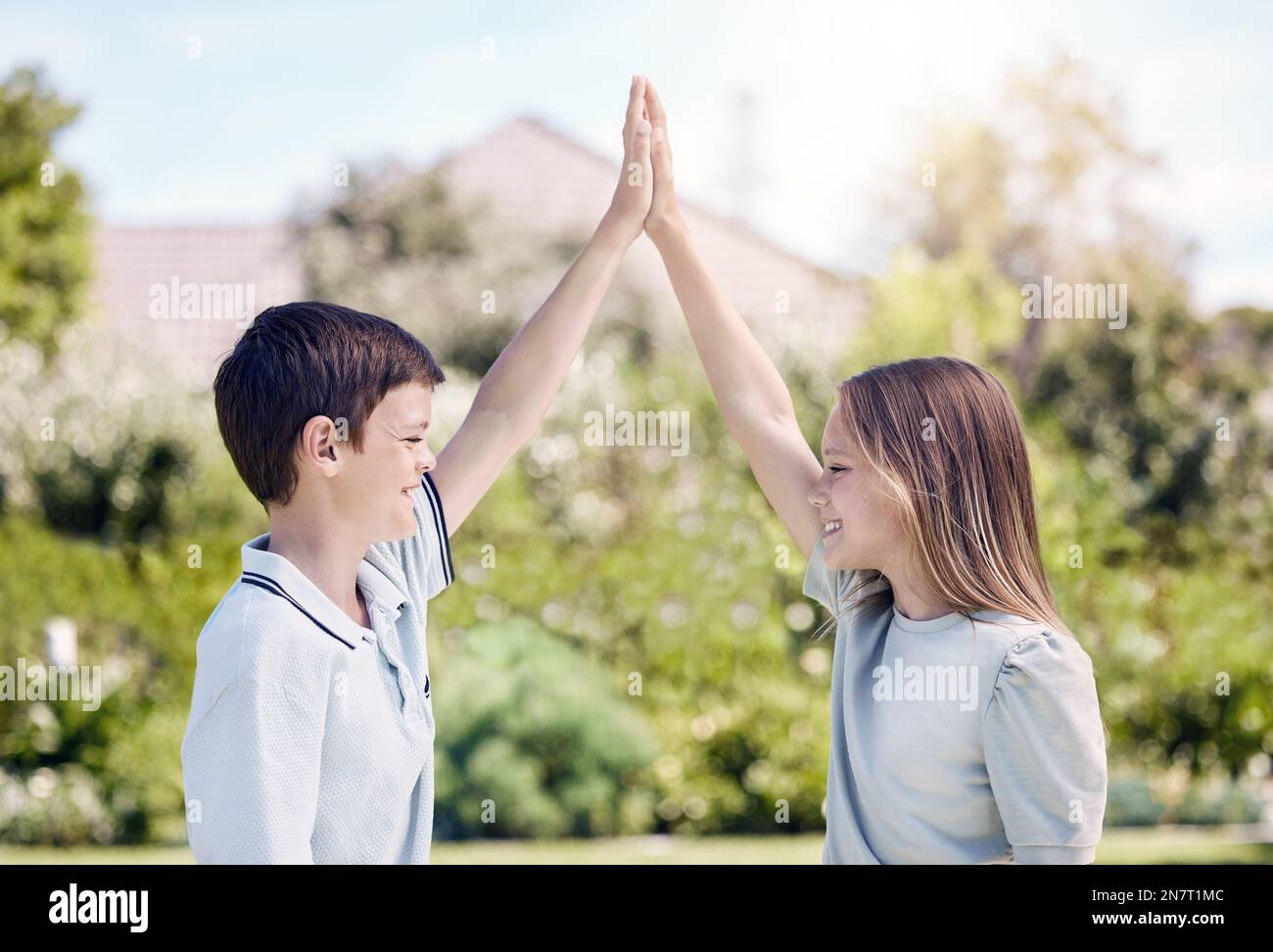 Brother sister giving high five hi-res stock photography and images - Alamy