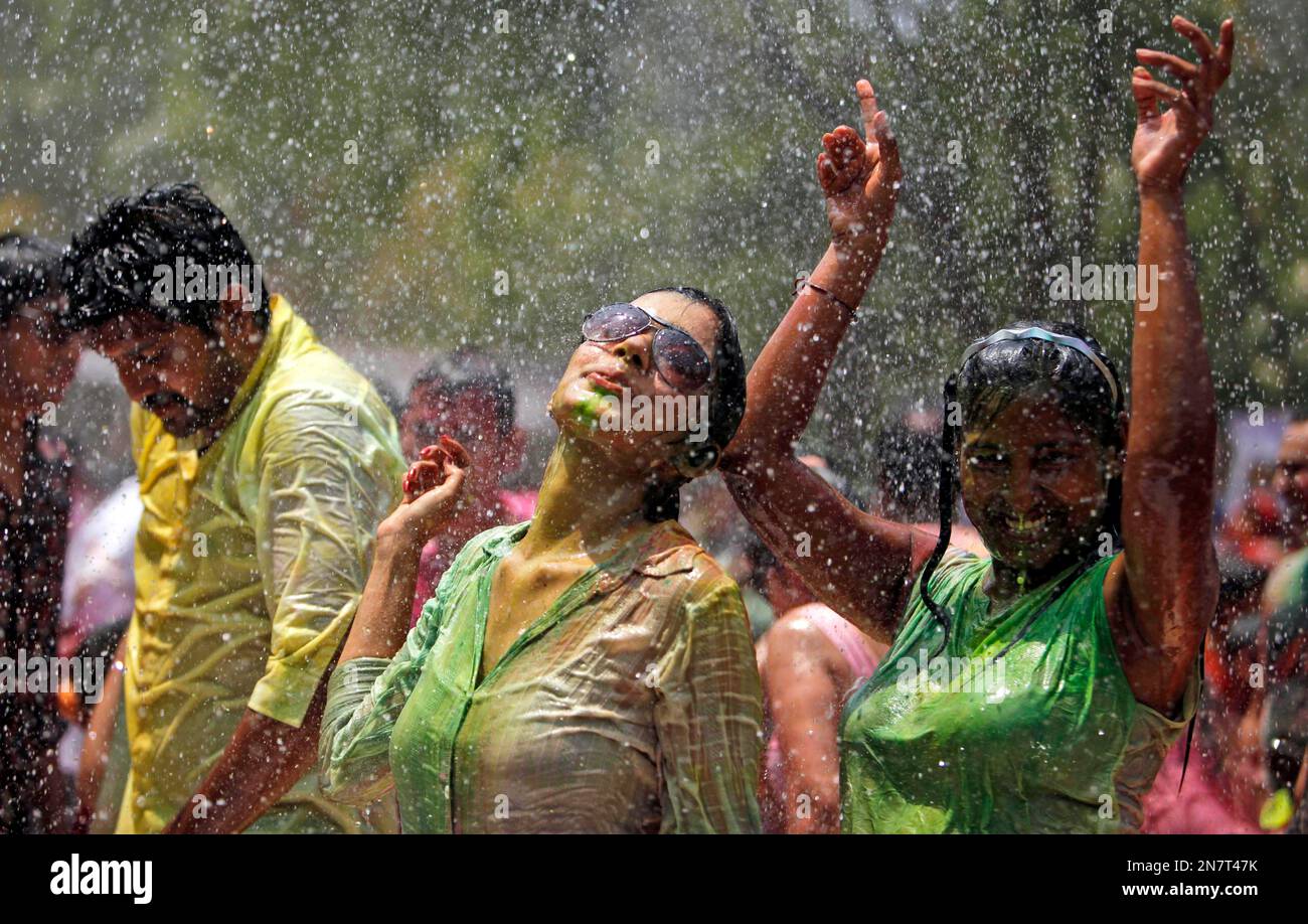 Indians dance in artificial rain as part of Holi festival celebrations ...