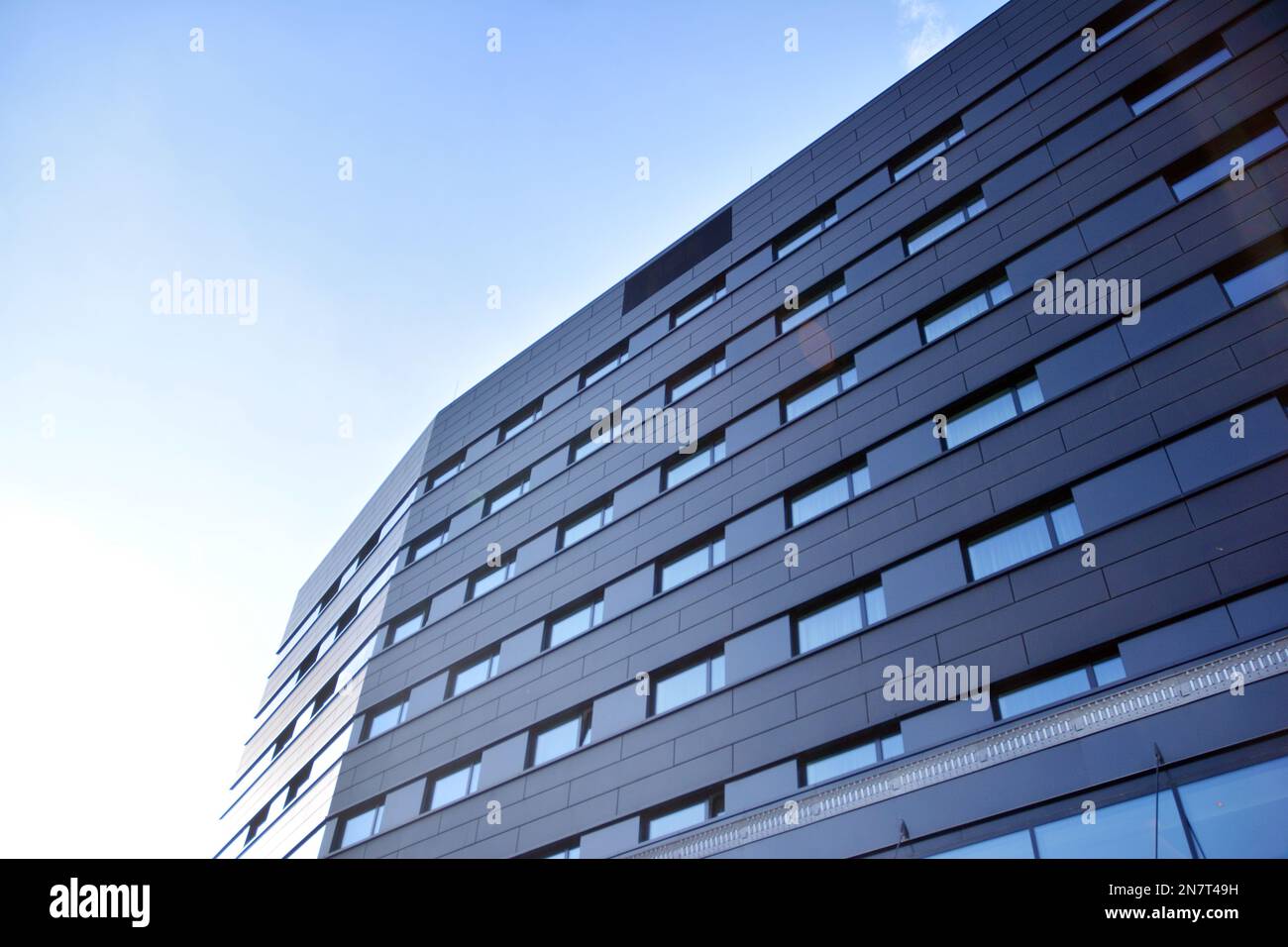 Aluminium composite panel cladding hi-res stock photography and images ...