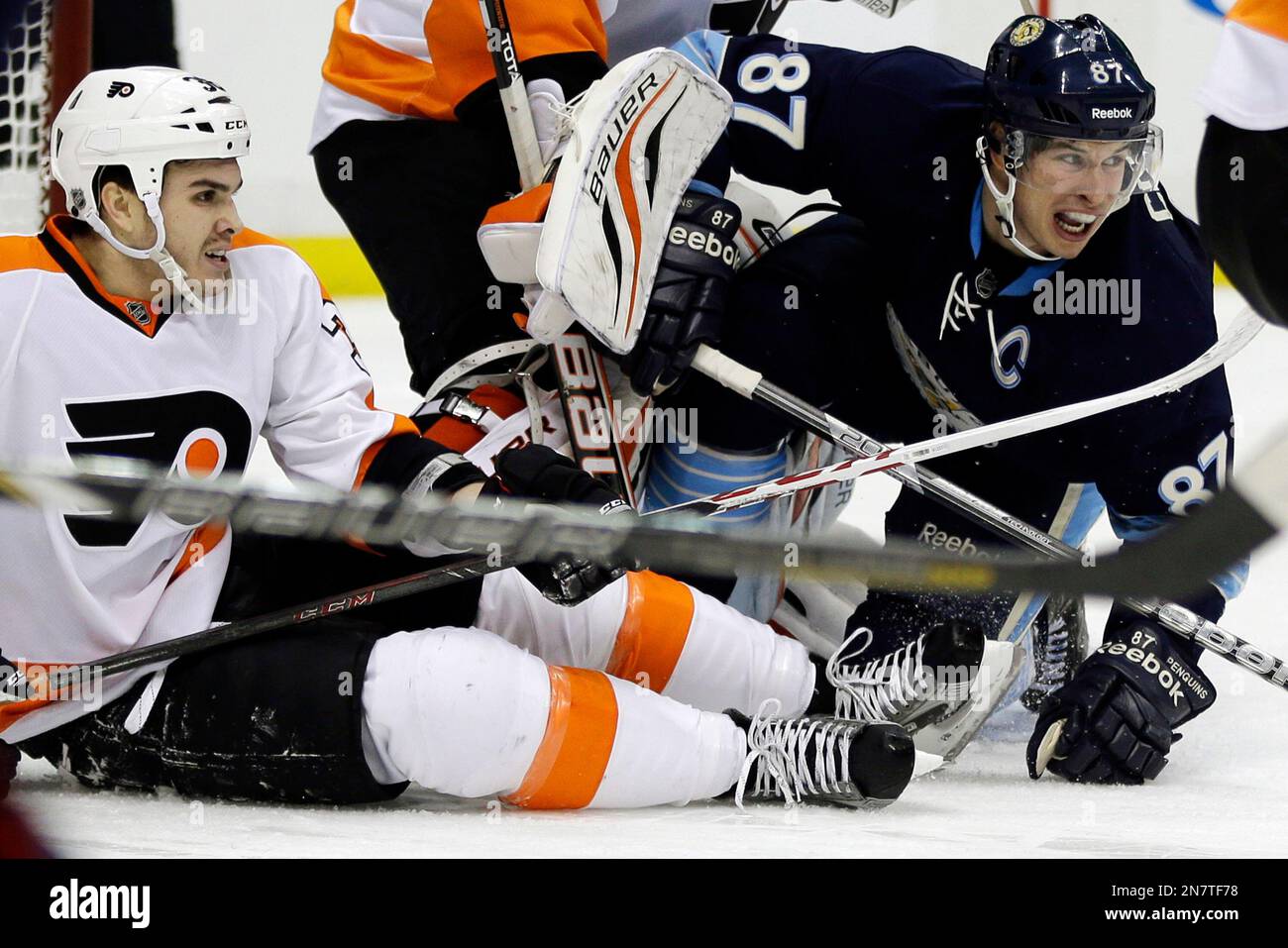 Pittsburgh Penguins center Sidney Crosby (87) and Philadelphia Flyers ...