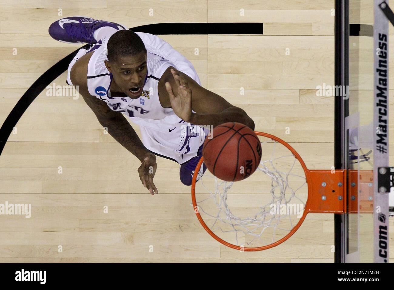Kansas State forward Jordan Henriquez (21) dunks the ball during the ...