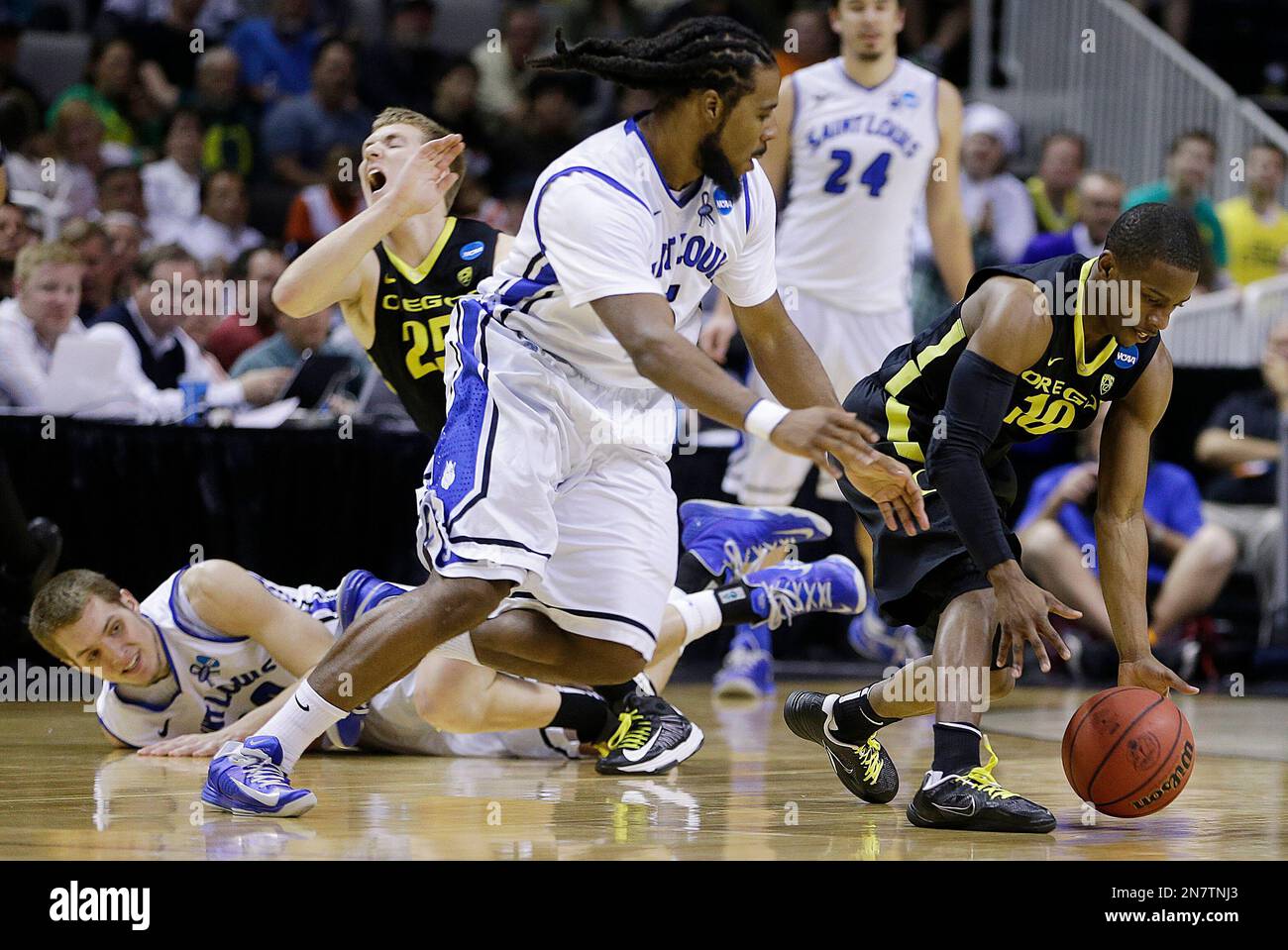 Oregon's Johnathan Loyd, right, drives the ball past Saint Louis guard ...