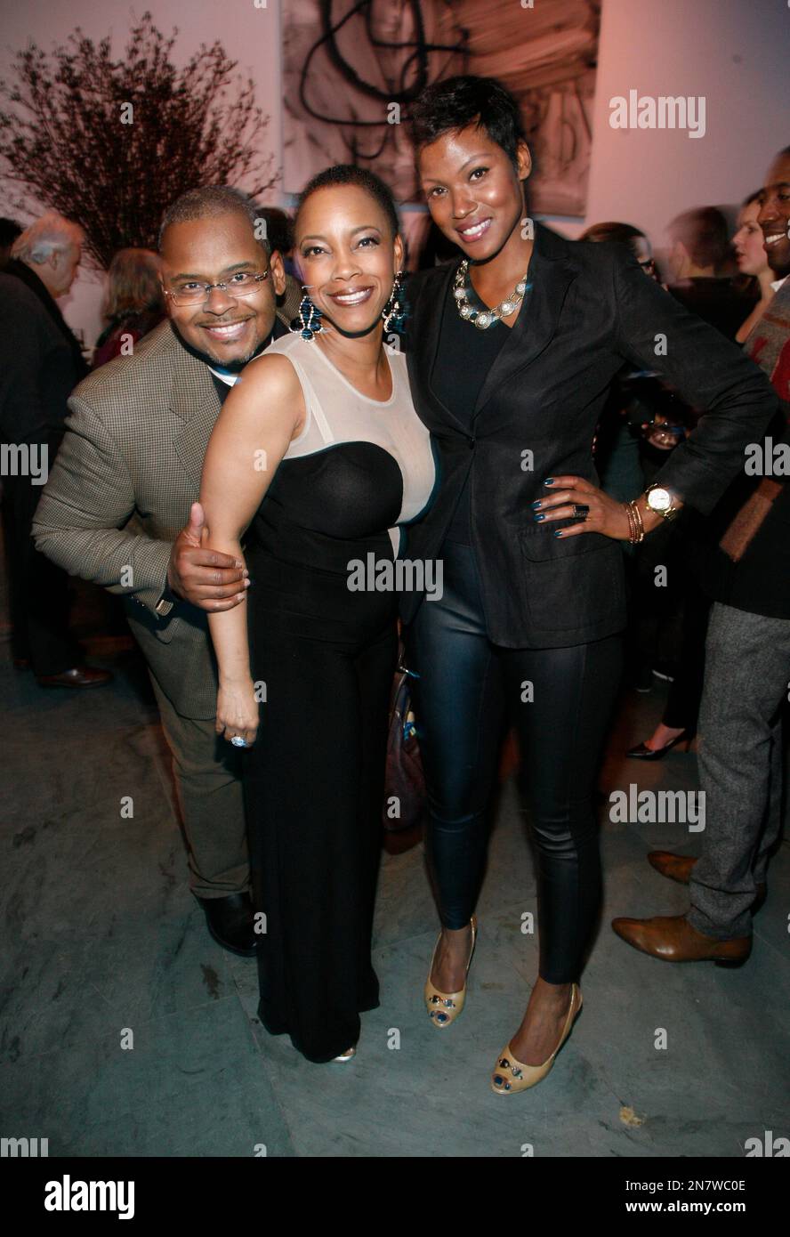 From left, actor Ron Simmons, and actresses April Thompson and ...