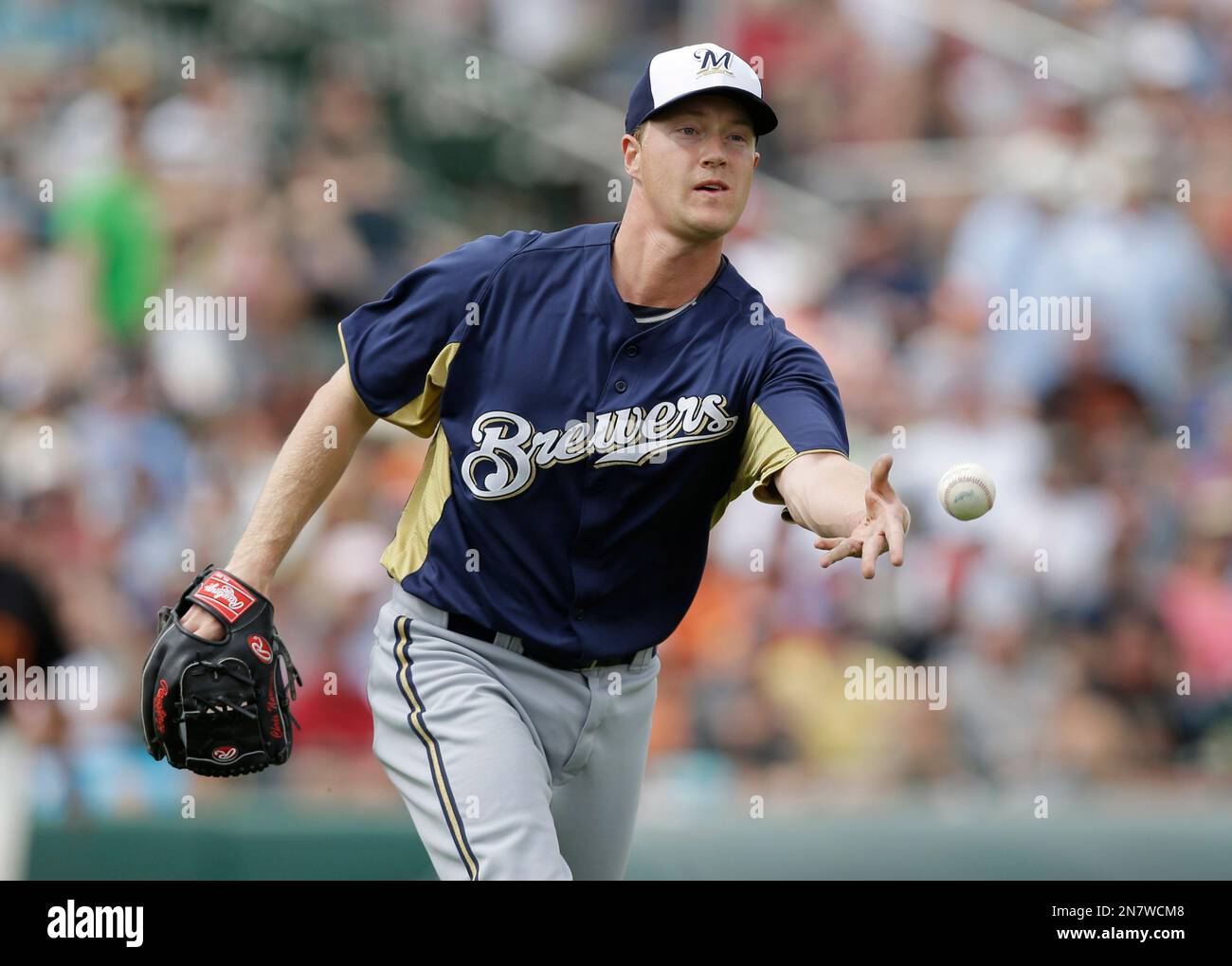 Milwaukee Brewers starting pitcher Chris Narveson in action against the ...