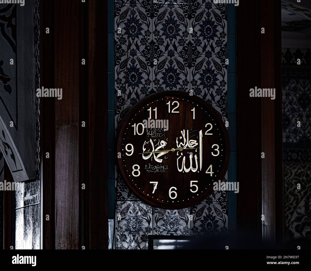 Mosque clock interior hi-res stock photography and images - Alamy