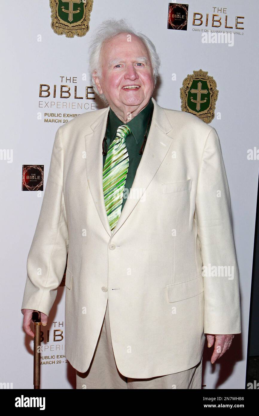 Actor Malachy McCourt pose on the red carpet at the celebration of ...