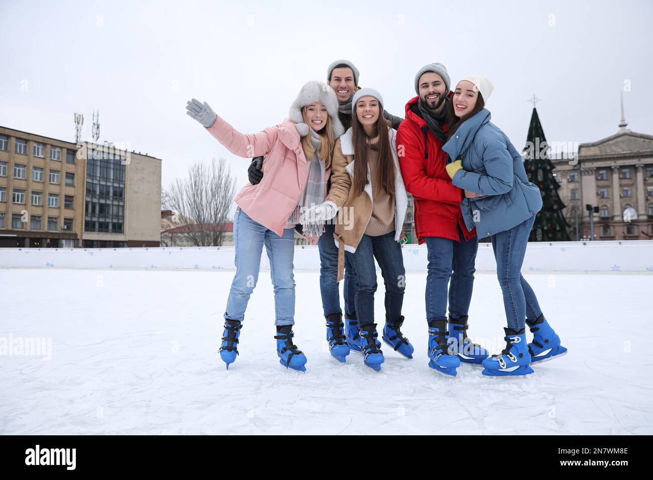 Friends ice skating rink hi-res stock photography and images - Alamy