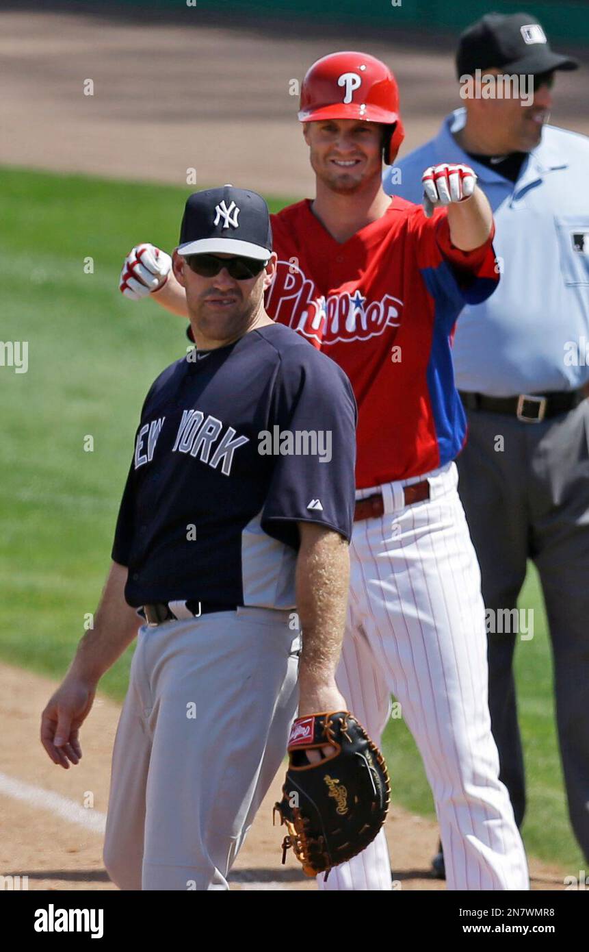 Philadelphia Phillies starting pitcher Kyle Kendrick, center, behind ...