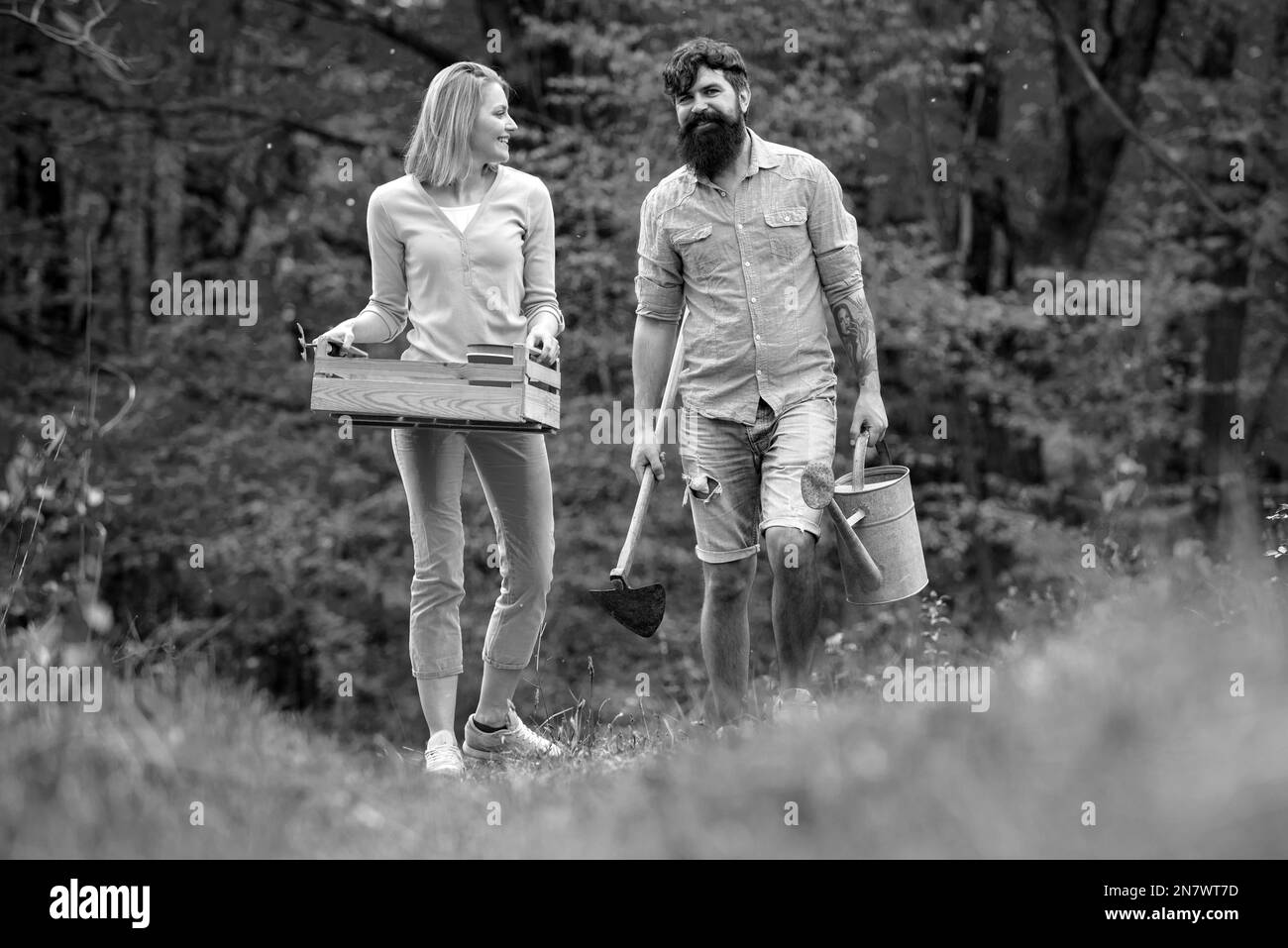 Happy family walking agriculture farmers hi-res stock photography and ...