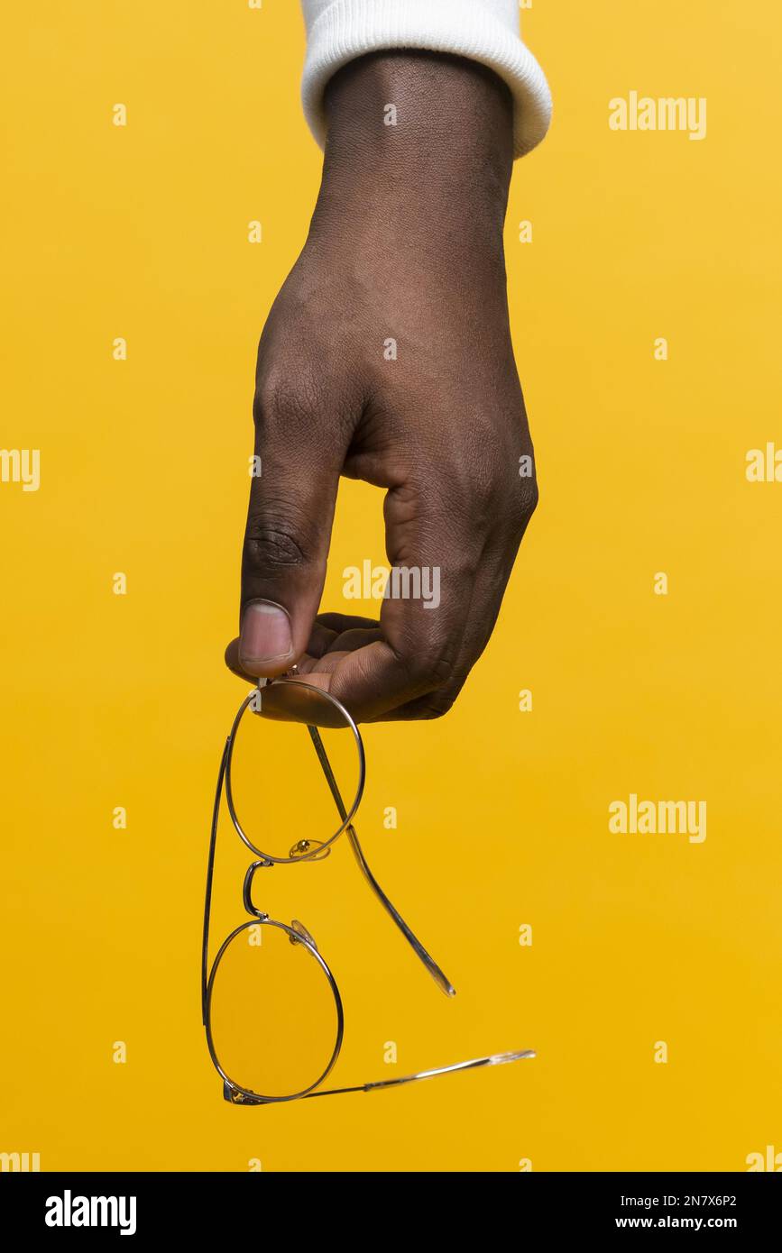 Hand holding glasses hi-res stock photography and images - Alamy