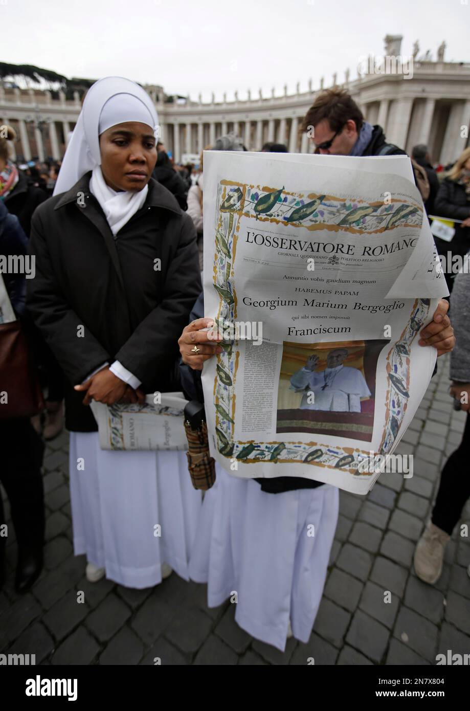 Nuns read a copy of the L'Osservatore Romano, the official Vatican ...