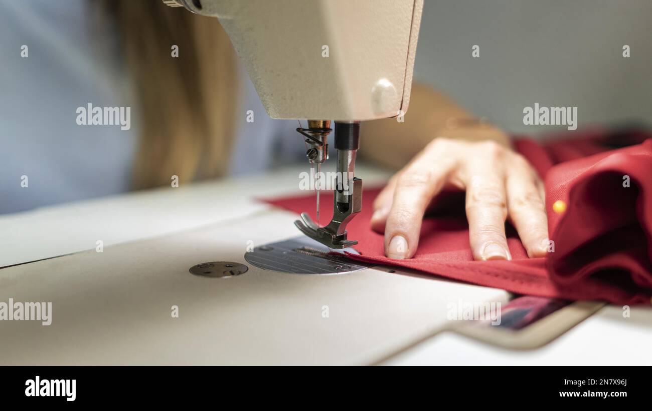 Hands sewing machine hi-res stock photography and images - Alamy
