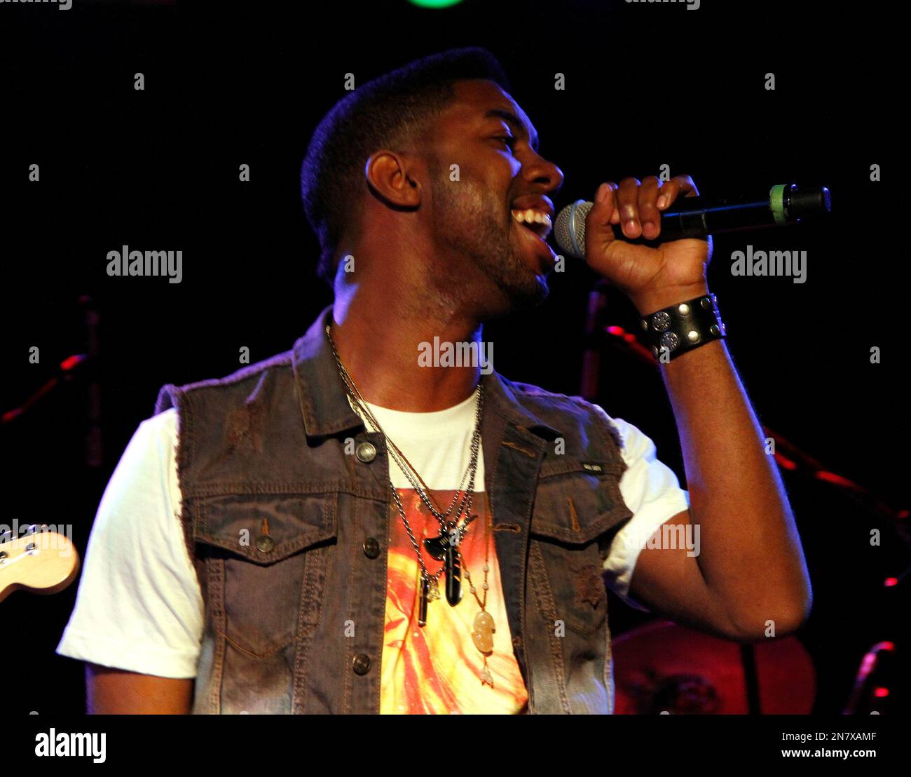 Singer Malcolm Xavier of The Radiorelics performs LIVE at The Roxy on ...