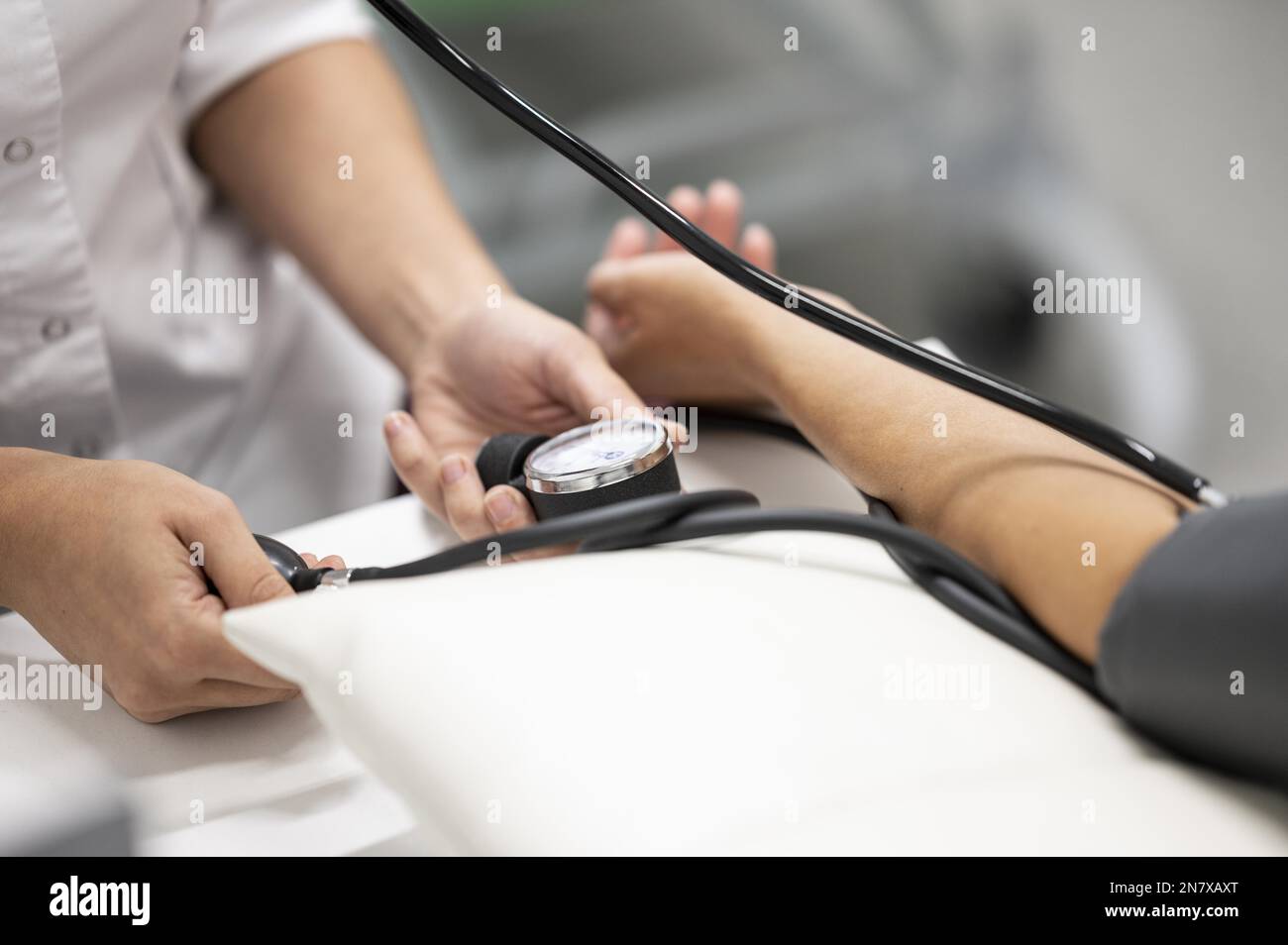doctor checking patients health Stock Photo - Alamy