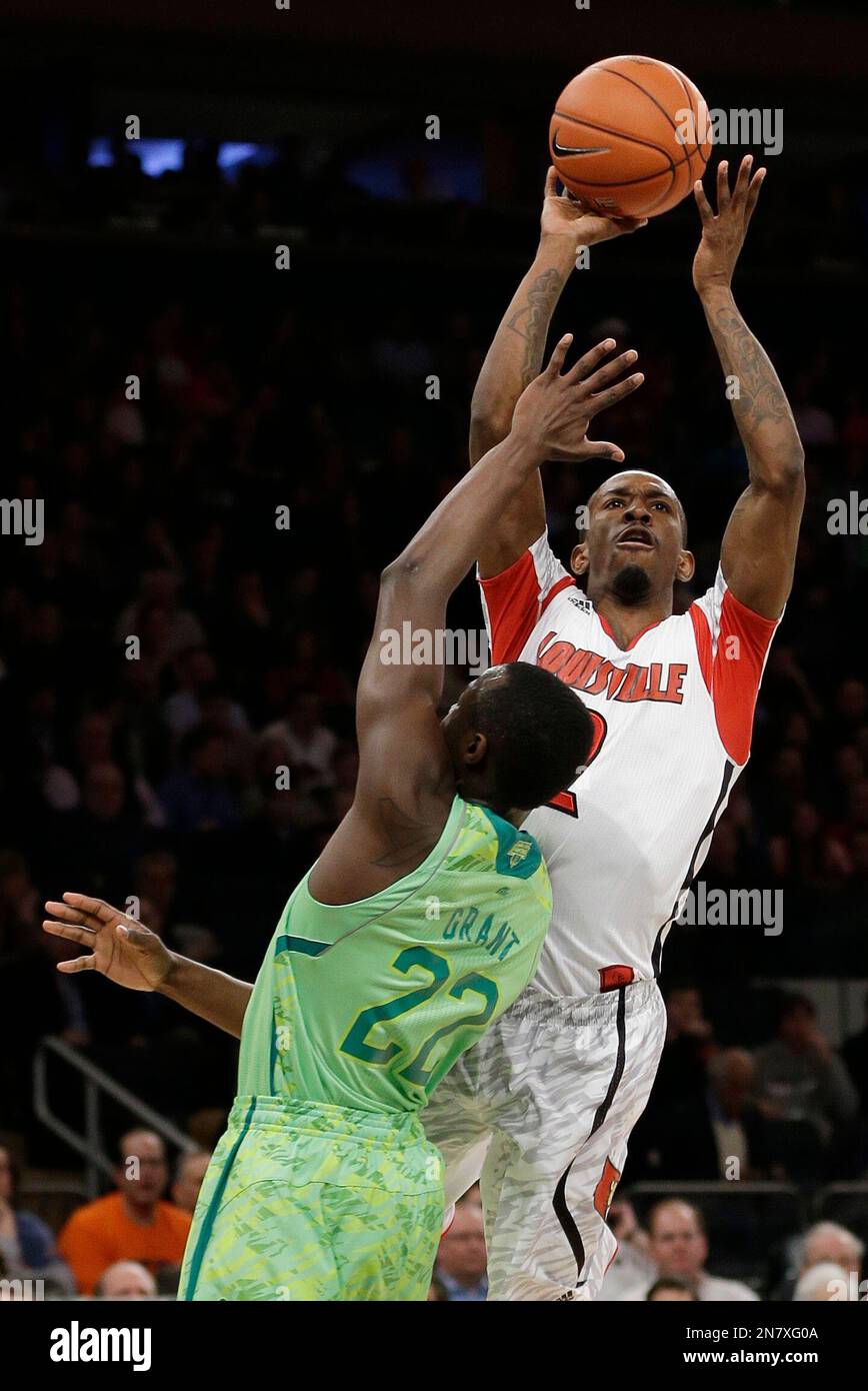 Louisville's Russ Smith (2) shoots over Notre Dame's Jerian Grant (22 ...