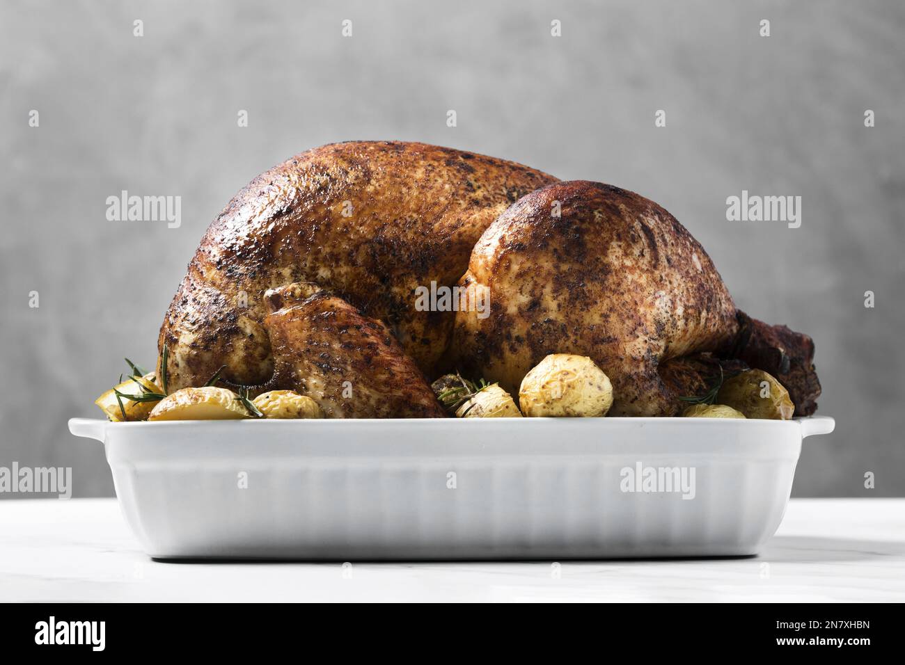 Full cooked turkey hi-res stock photography and images - Alamy
