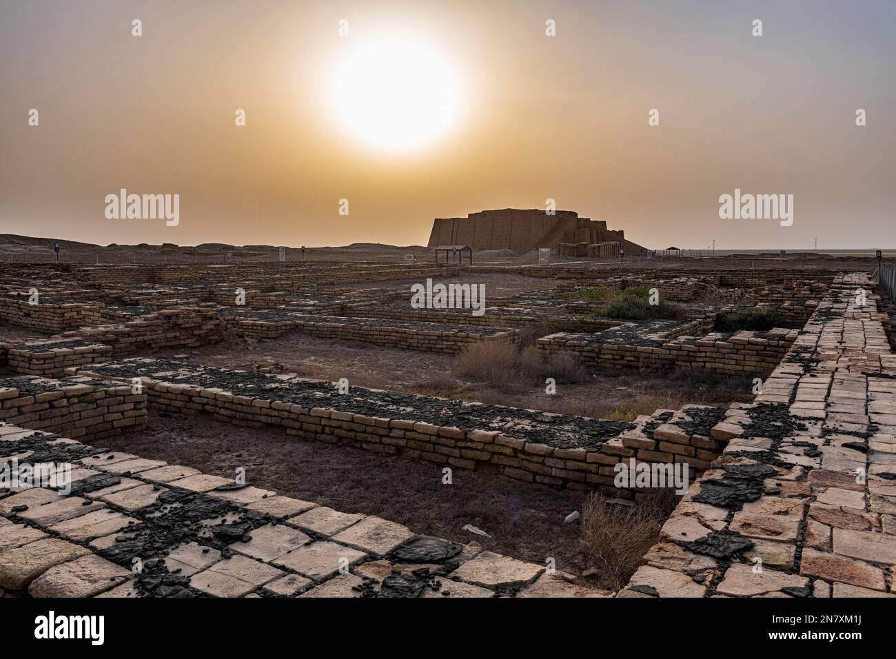Ziggurat temple tower of ur hi-res stock photography and images - Alamy