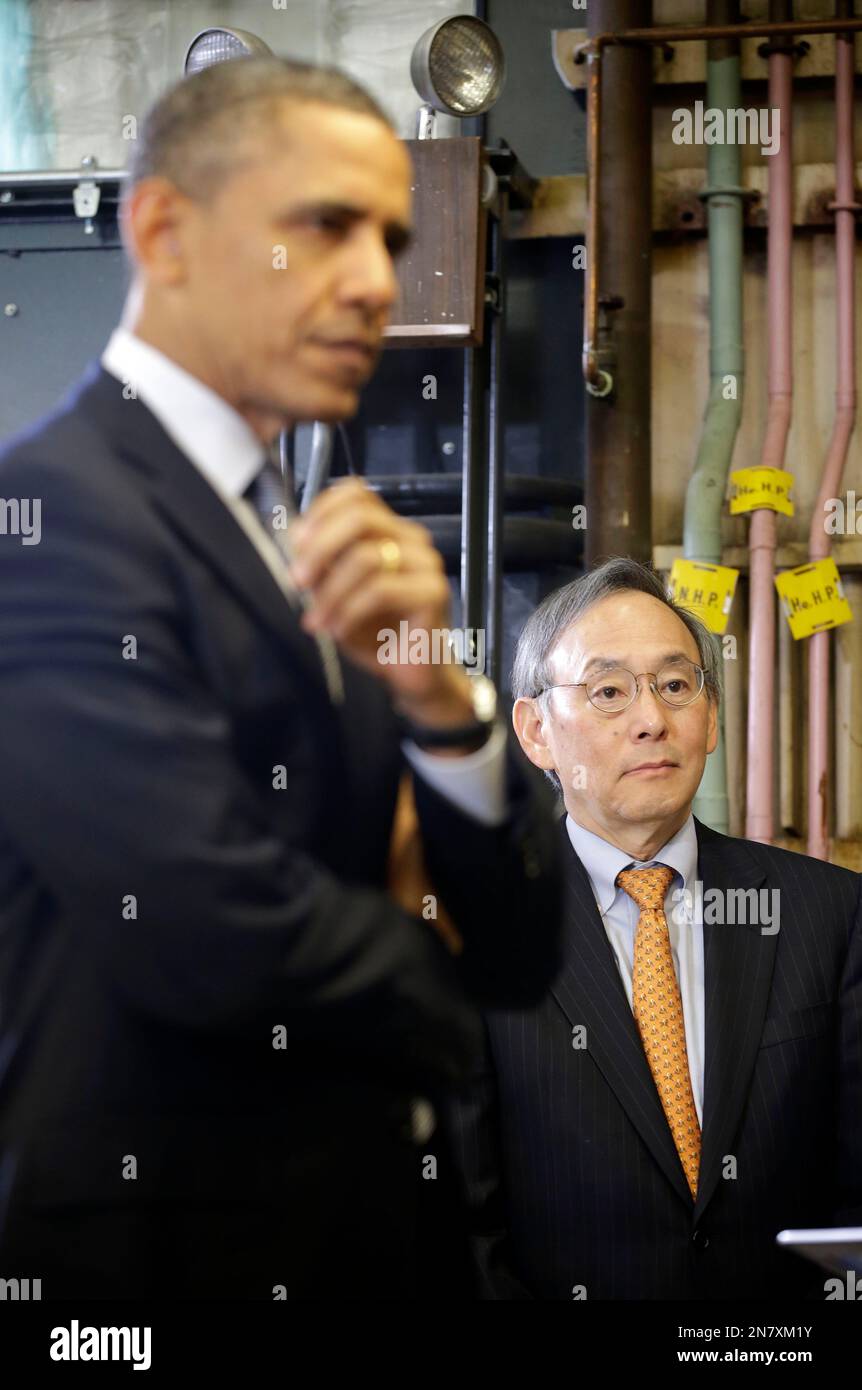 Outgoing Energy Secretary Steven Chu, right, joins President Barack ...