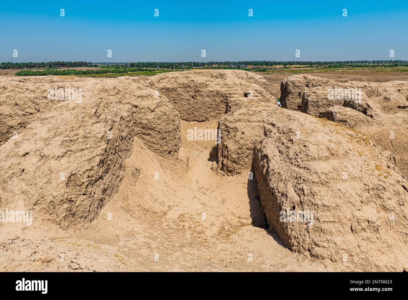 The ruins of sumerian town of Kish, Iraq Stock Photo - Alamy