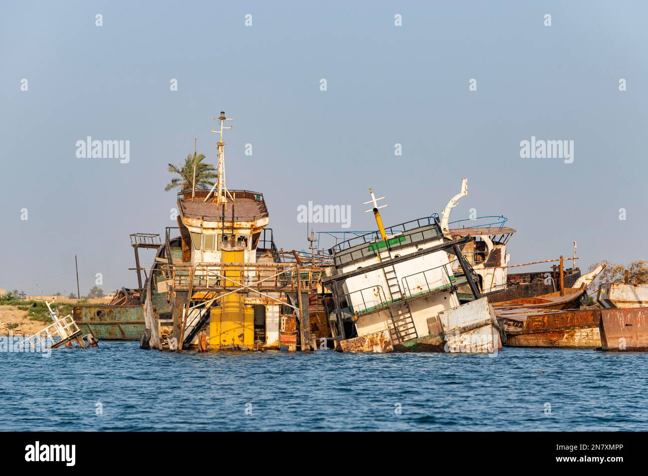 Rusty from the gulf war broken ships, Arvand Rood, Schatt Al-Arab ...