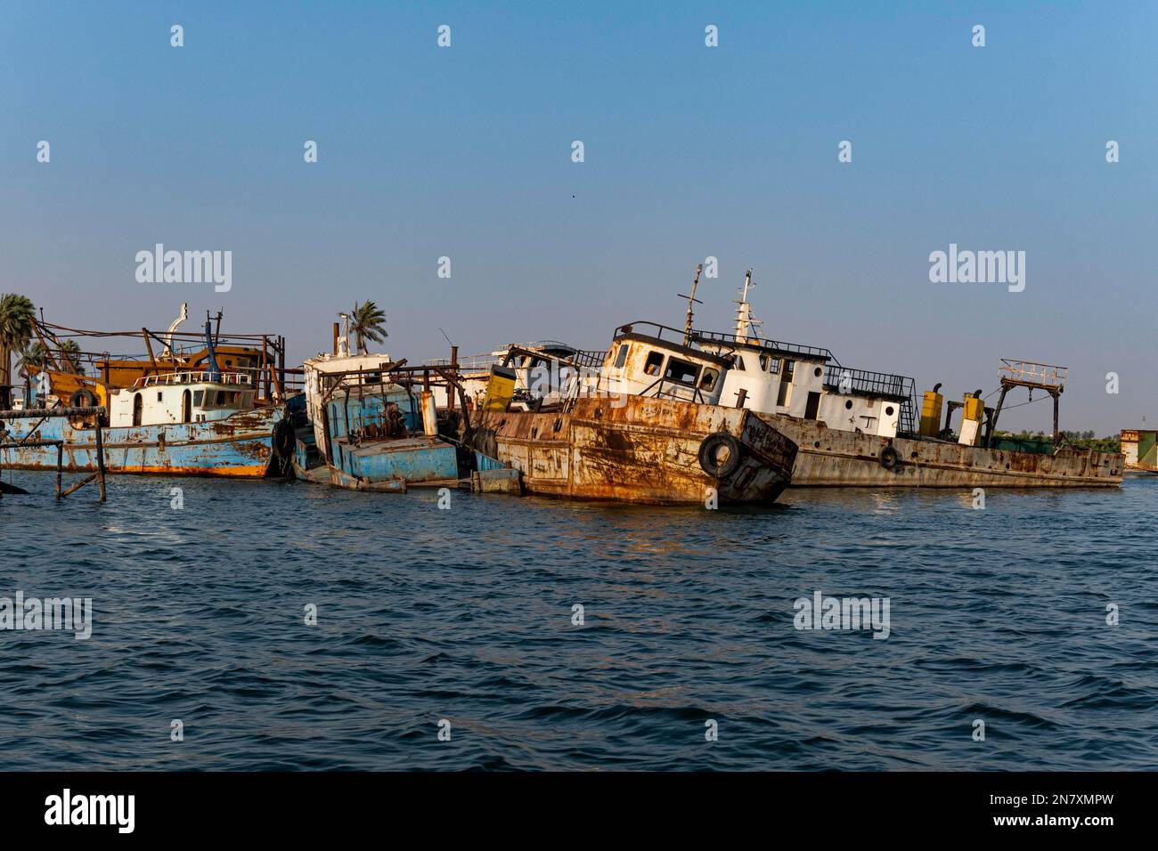 Rusty from the gulf war broken ships, Arvand Rood, Schatt Al-Arab ...