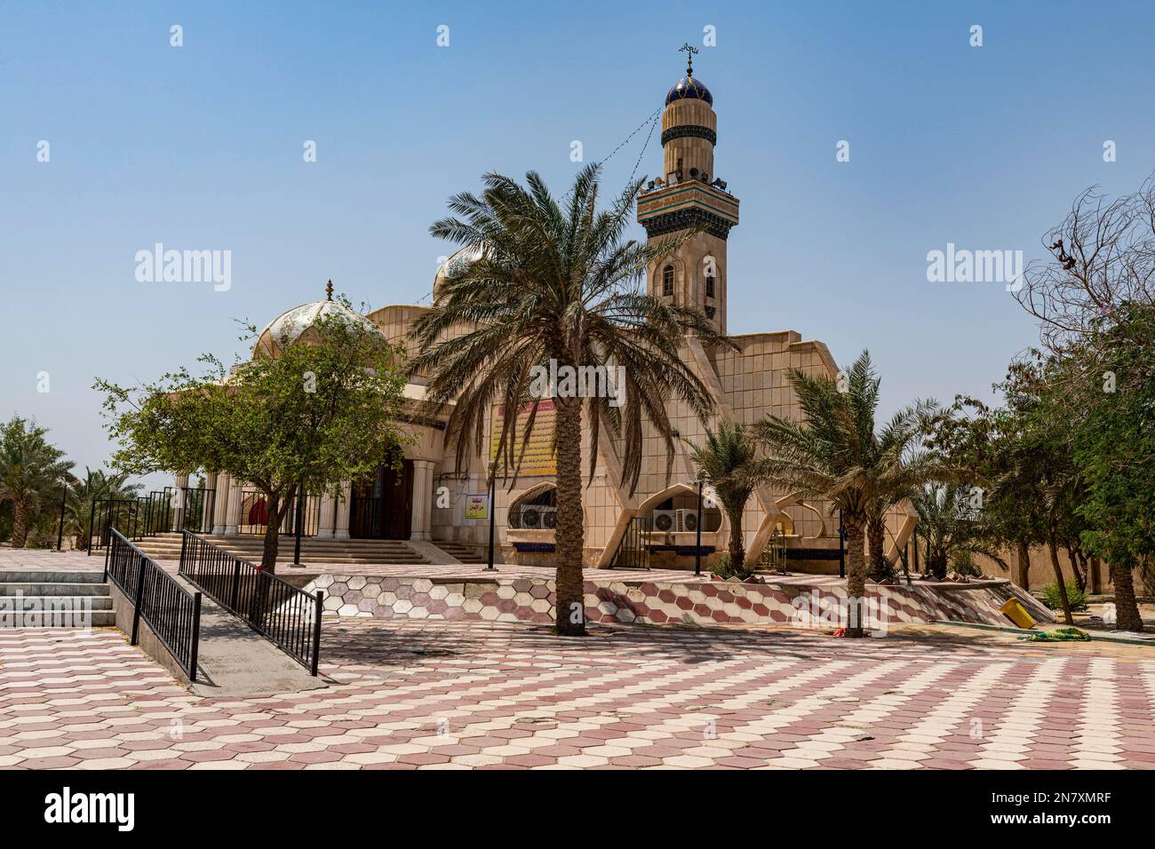 Imam Ali Mosque, one of the oldest mosques in the world, Basra, Iraq ...