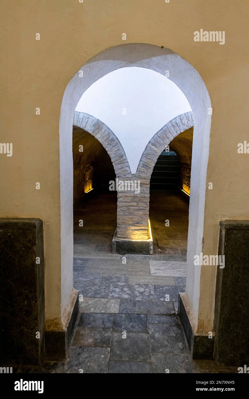Hidden old building hi-res stock photography and images - Alamy