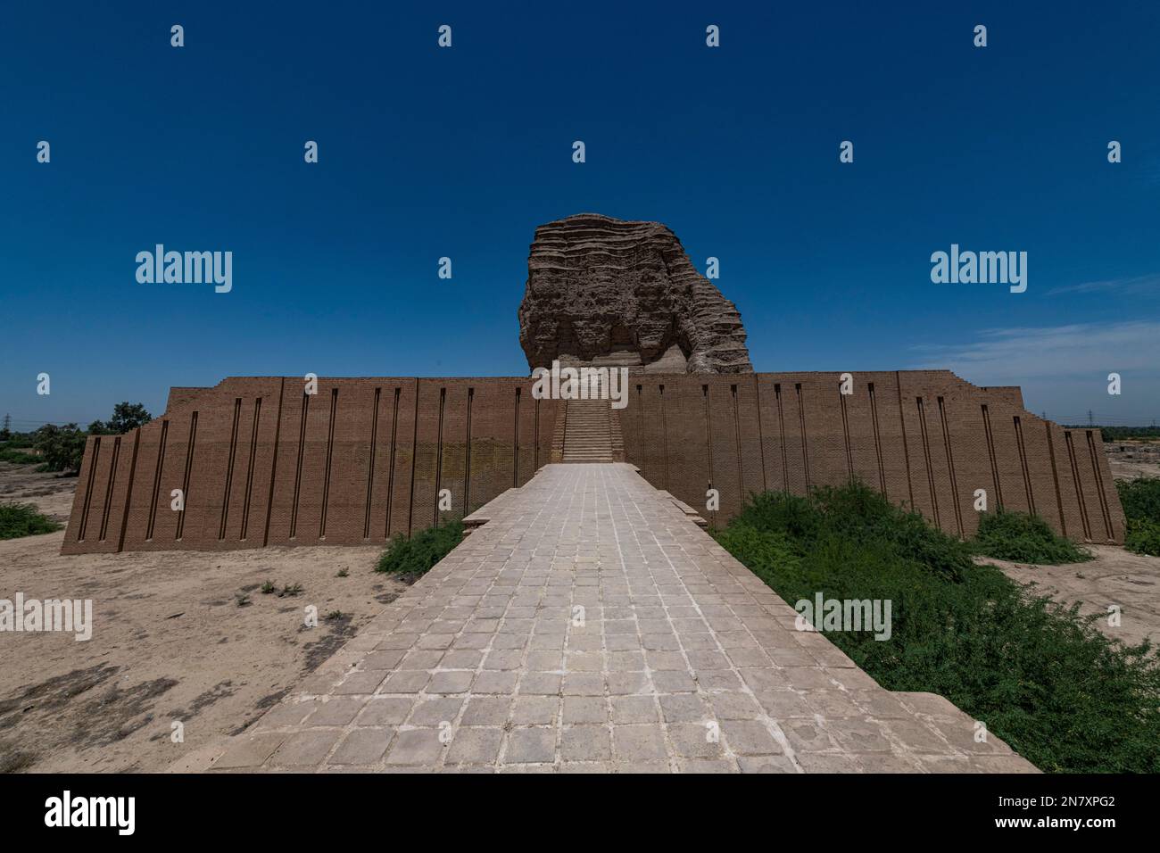Mesopotamian ziggurat hi-res stock photography and images - Alamy