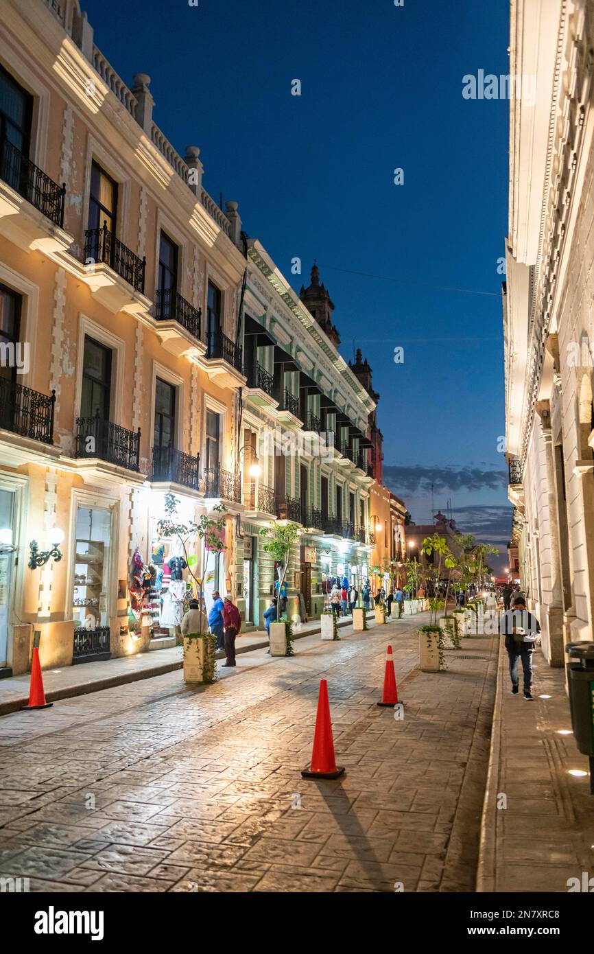 Historic center at night, Merida, Yucatan, Mexico Stock Photo - Alamy