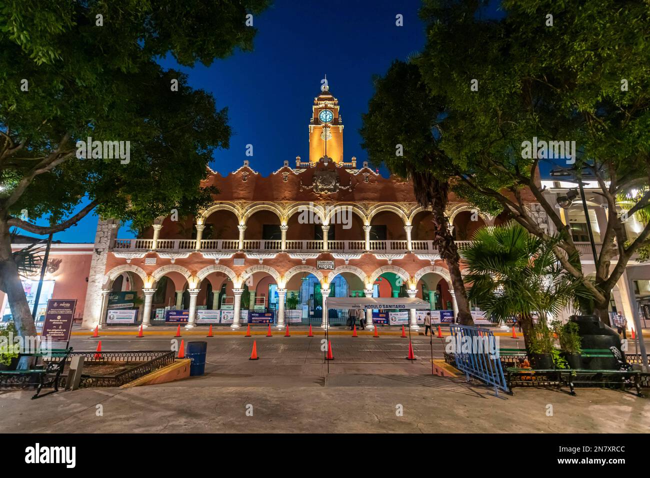 Merida mexico night hi-res stock photography and images - Alamy