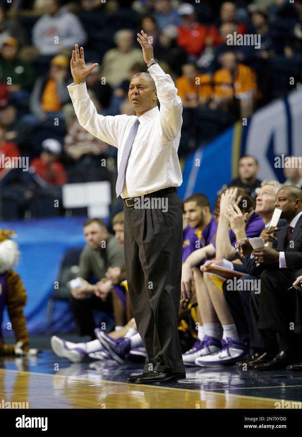 LSU head coach Johnny Jones reacts to play against Georgia during the ...